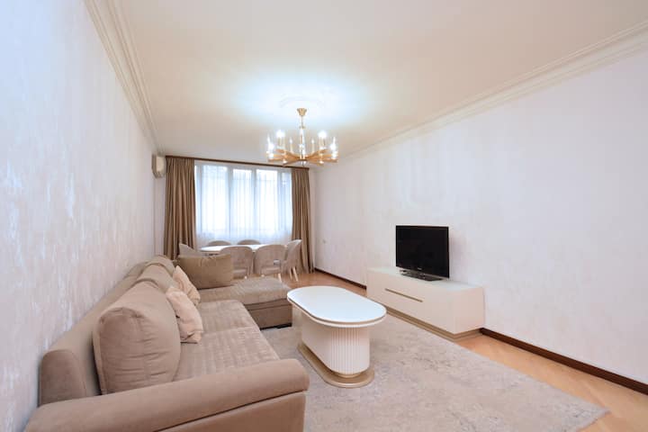 3 Bedrooms Apartment Near Public Square - Yerevan
