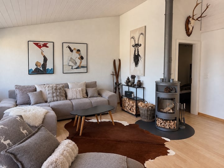 Charmante 3.5 Zimmer Ferienwohnung In Den Alpen - Savognin