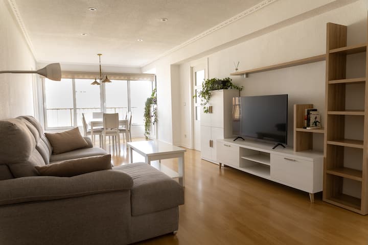 Amplio Piso Junto Al Mar | Piscina Y Parking - Alicante