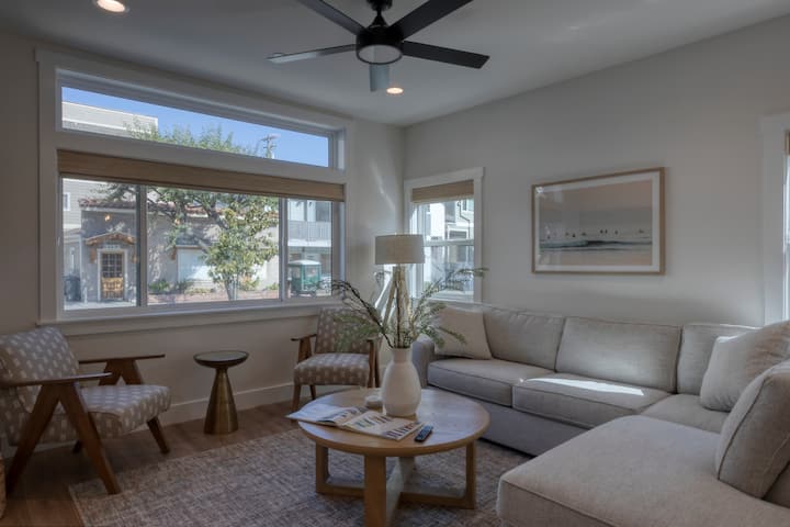 304 Sumner: Great Home In The Center Of Avalon - Avalon, CA