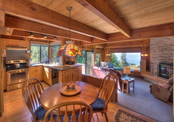 Second Wind | Coastal Bliss & Hot Tub - Sea Ranch, CA
