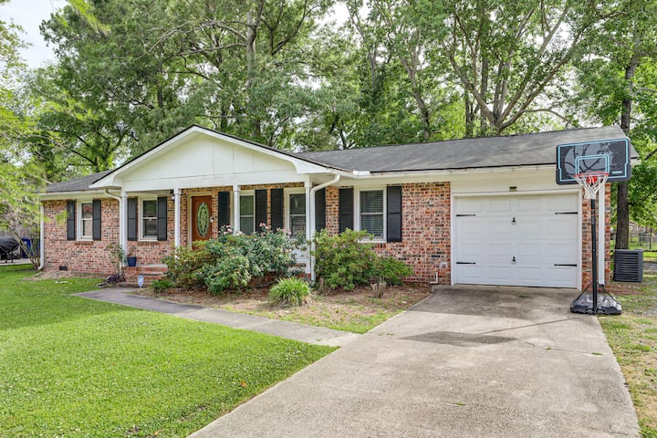 Large Yard & Fire Pit! Pet-friendly Home In Ladson - Summerville, SC