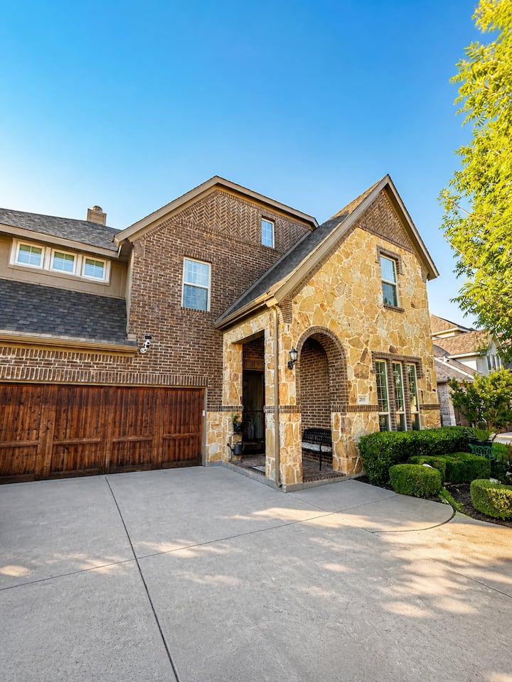 Top 3 Luxury Retreat W/ Game Room | Mansfield - 맨스필드