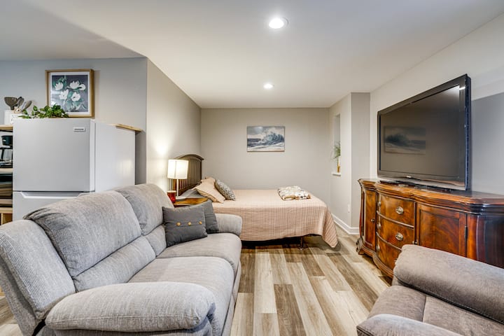 2 Mi To Downtown Port Huron! Couple's Getaway - Port Huron, MI