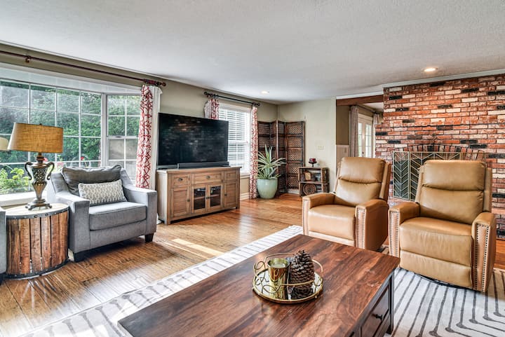 Close To Intel/nike: Large Family Home W/ Hot Tub - Beaverton, OR