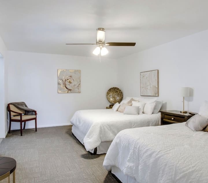 Spacious-walking Distance To Hospital-sleeps 11 - Lubbock, TX