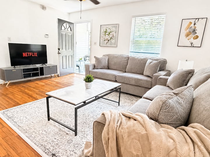 Cozy Stay Near Downtown * Airport* Bush & Dining - Tampa, FL