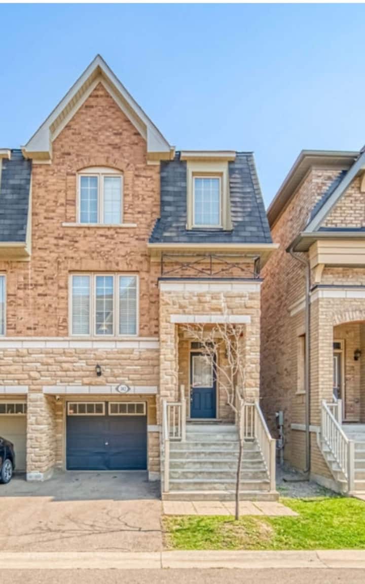 Guest Fav Home With Basement 7 Beds Netflix Wi-fi - Brampton