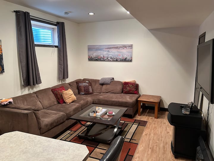 Comfortable And Clean Two Bedroom Suite - Fort McMurray
