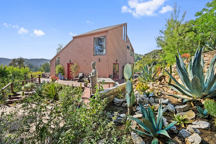 Canyon Views With Jacuzzi - Topanga, CA