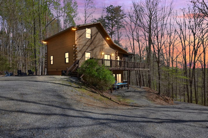 Whispering Creek | Blue Ridge Cabin | Tub & Games - Blue Ridge, GA