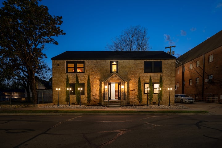 Luxury Apartment Near Downtown & Tu Tennis Courts - Tulsa, OK
