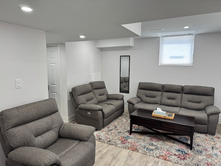 Private Basement Suite With Seperate Entrance - Brampton