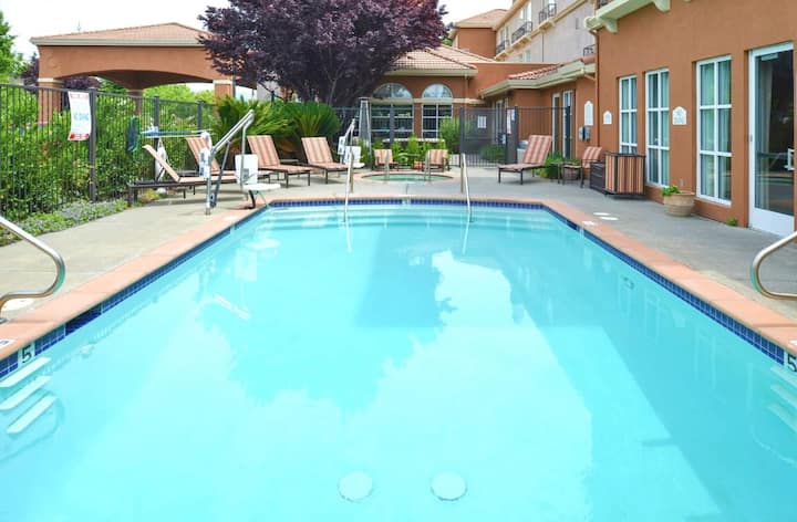 Modern 2 Separate Hotel Rooms - Napa, CA
