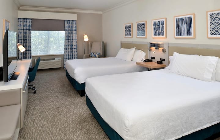 Modern 2 Queen Hotel Room - Sonoma, CA