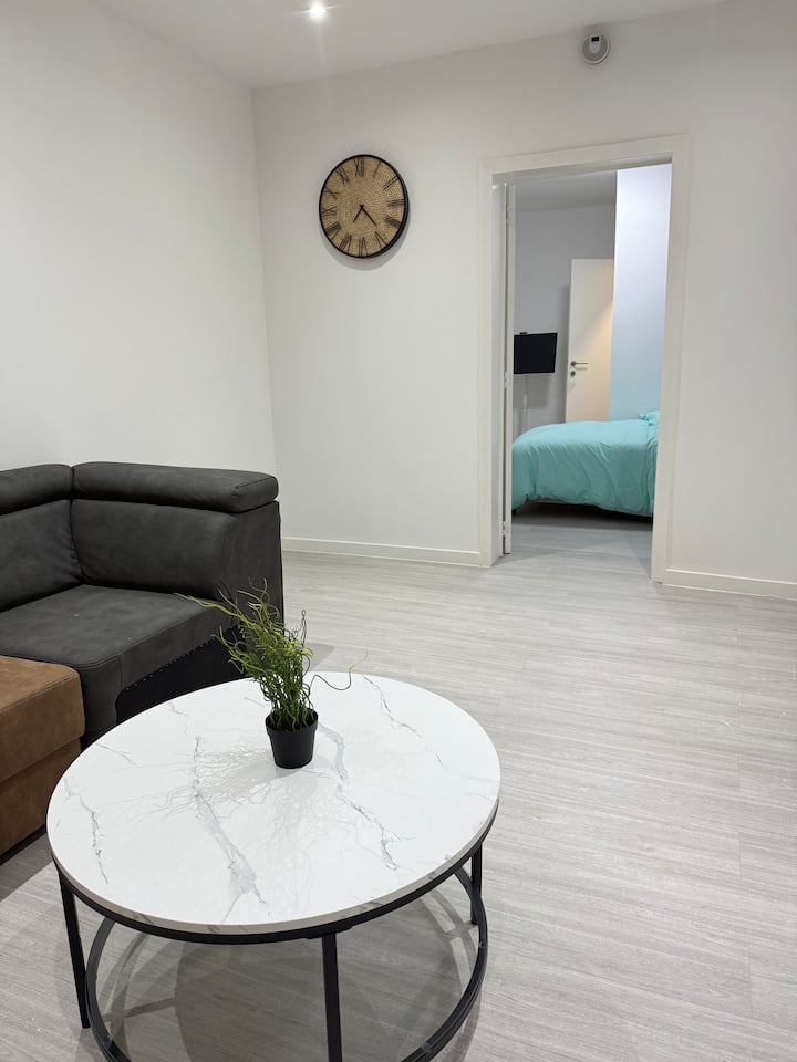 Studio Cosy, Centre Charleroi, Self Check-in - Aéroport de Bruxelles Charleroi-sud (CRL)
