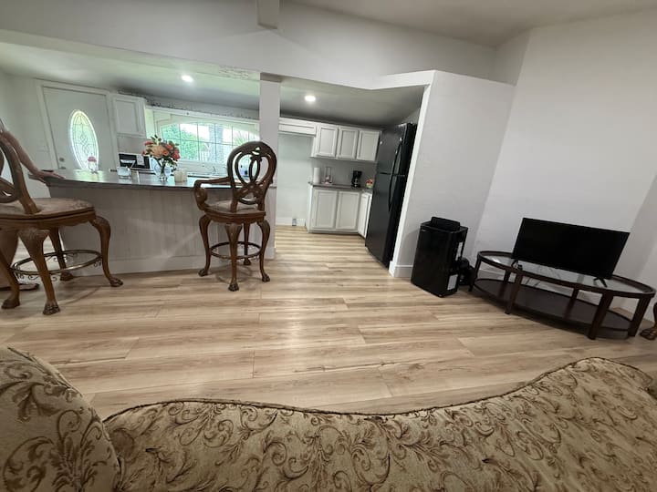 Private Spacious Coastal Guest Suite & Lounge - Hudson, FL