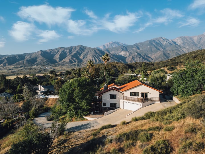 Luxe Hilltop Haven Spa, Firepit & Views Sleeps 20 - Banning, CA
