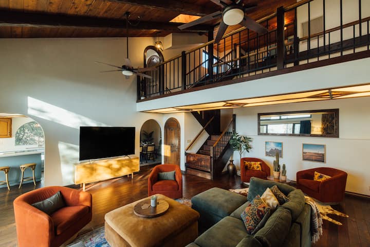 Luxe Hilltop Haven Spa, Firepit & Views Sleeps 20 - Oak Glen, CA