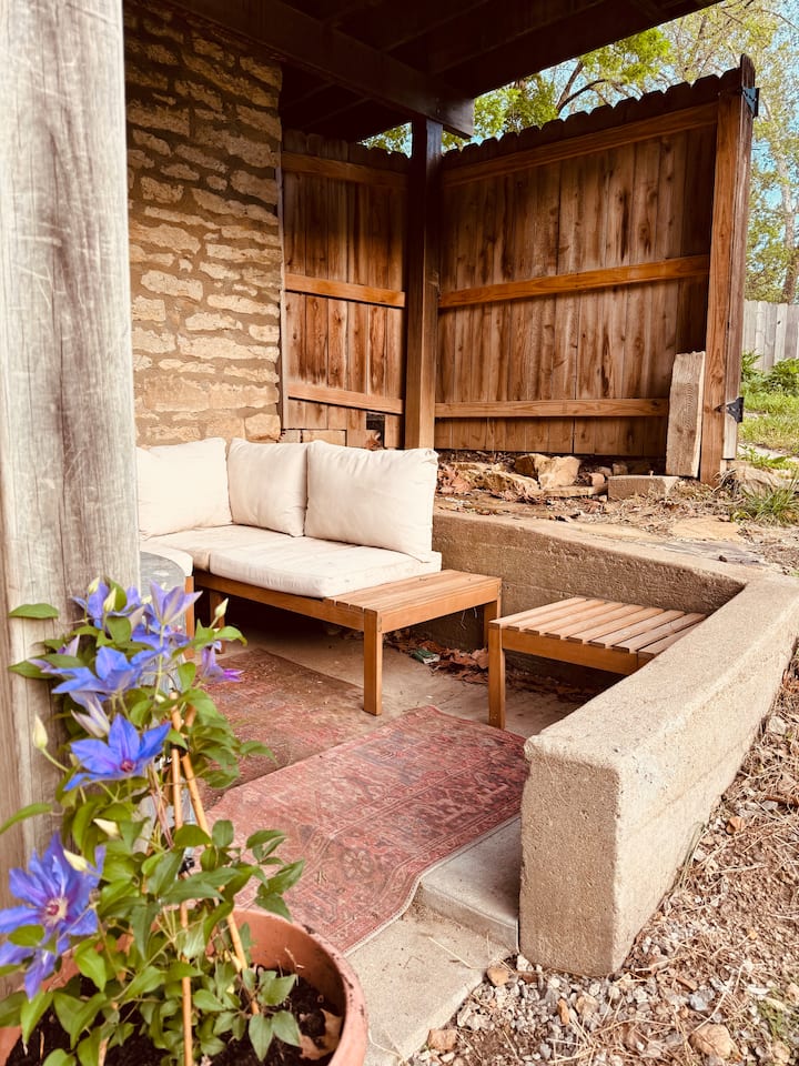 Forest House Retreat With Spa Level - Parkville, MO