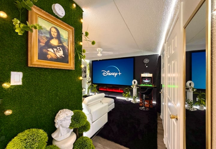 Executive Cinema Suite Townhouse | Pool | Bossstay - Gulfport, MS