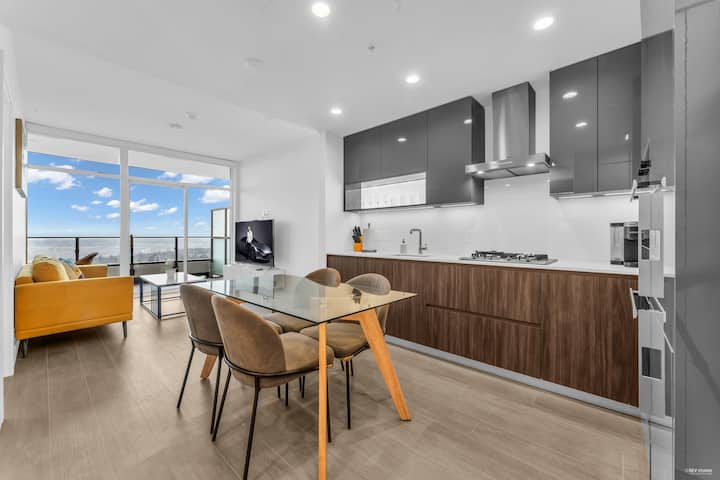 Brand New Metrotown Central 1b1b Condo With Ac - Burnaby