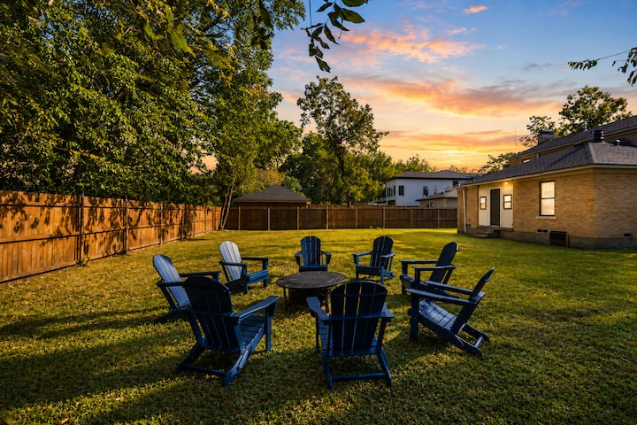Spacious Retreat Near Downtown | Extended Stays - Dallas, TX