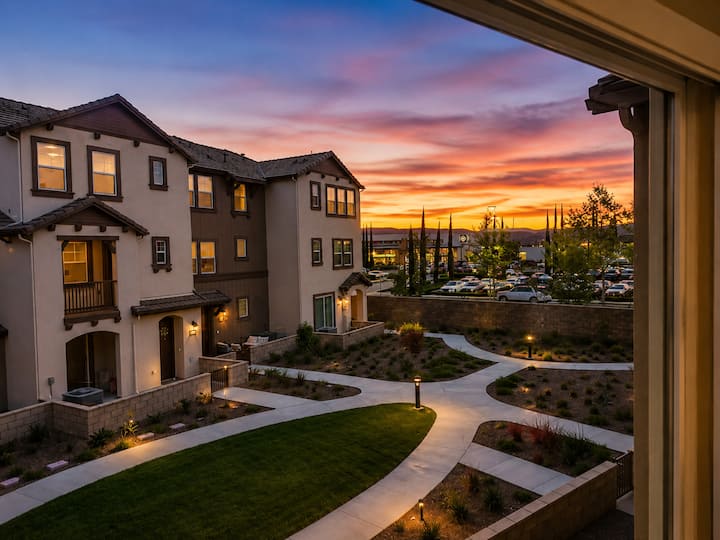 Luxury Temecula Townhome + Office - Temecula, CA