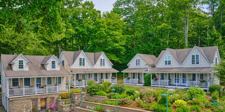 Sunapee Harbor Cottage #6: Harborview Hideaway - New London, NH