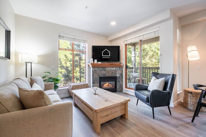 New Townhome | Pool & Hot Tub | Parking | Wifi - Whistler
