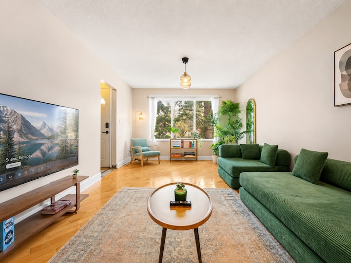 Kingsland Getaway | Minutes To Chinook Mall | 3 Br - Calgary