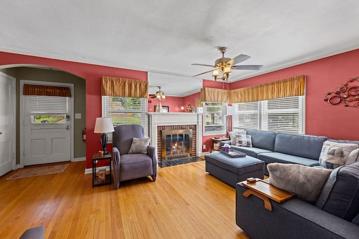 Kc Home W/ Pool, Outdoor Deck Grill & Big Backyard - Independence, MO