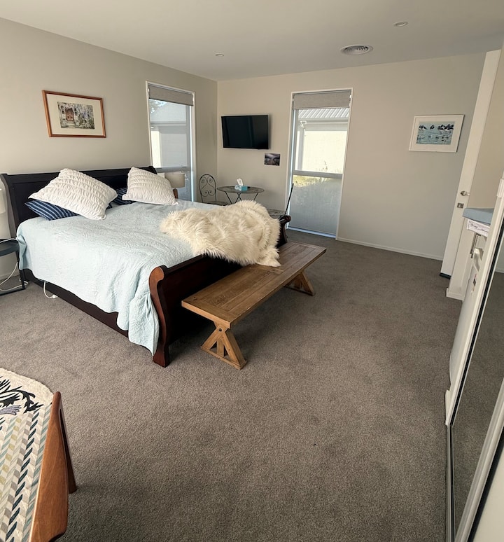 Relax In Pegasus, Stylish, Private King Studio. - Ashley, New Zealand