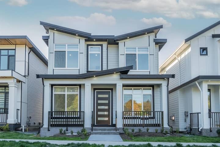 Spacious 5br/4ba New Home • Near Hwy 1 • Sleep 14 - Langley