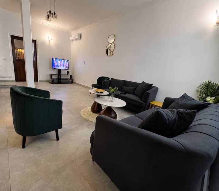 Ici Plus Qu'un Logement, Véritable Lieu De Paix. - Gabon