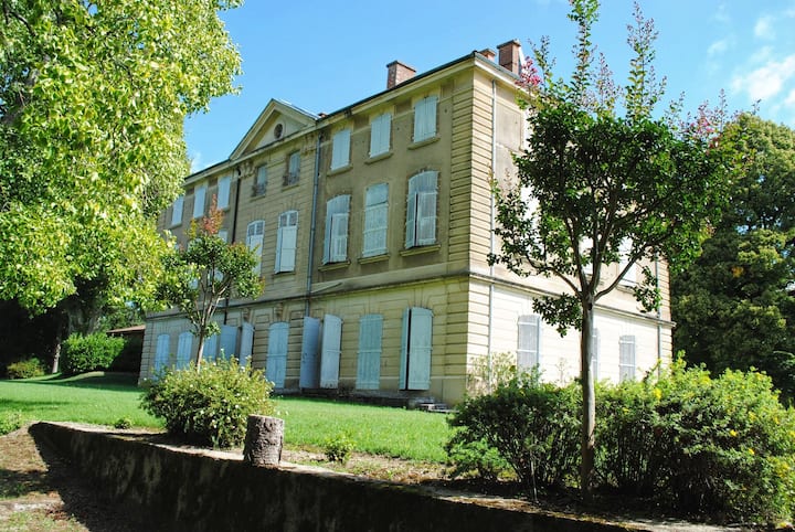 Chateau De Barral - Piscine Privée - Beaurepaire