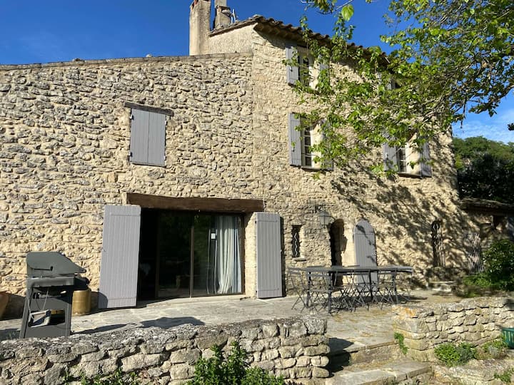 Maison En Pierre Avec Piscine – Vue Dégagée - Rustrel
