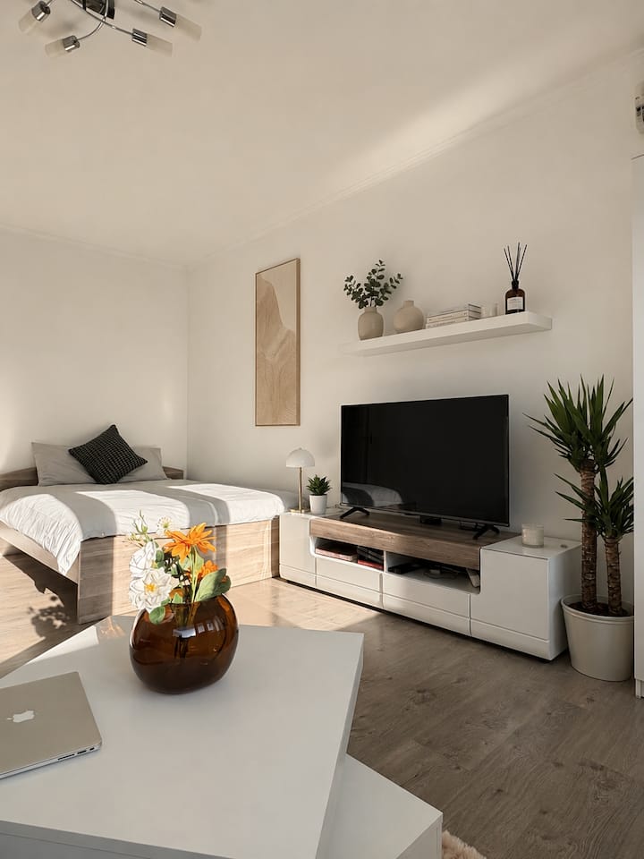 Bright Scandinavian Apartment & Balcony - Budapest
