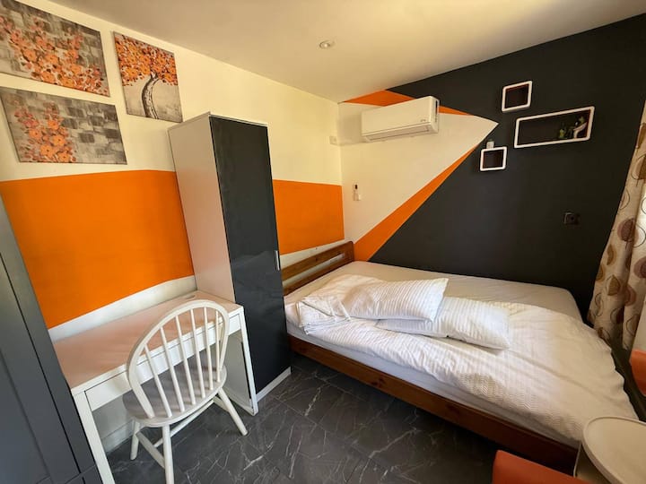 Studio - Parking - Garden - Wifi - Sleeps 2 - Cambridge
