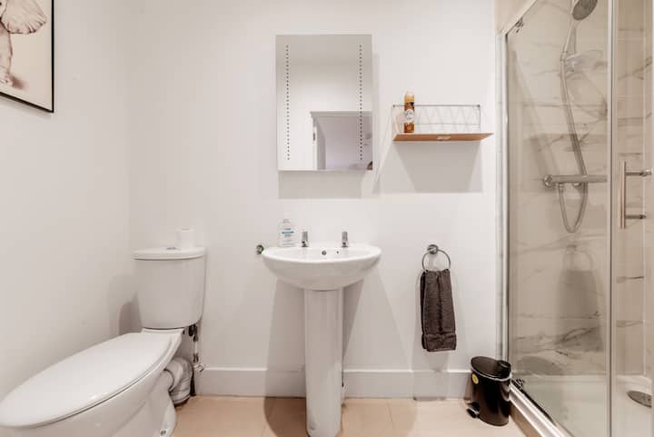 Central Studio - Parking - Sleeps 2 - Wifi - Maidstone
