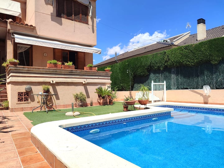 Magnífica Vivienda En Parcela Independiente - Cox