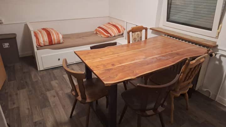 Ruhig Gelegen Dachgeschoss Wohnung - Stuttgart
