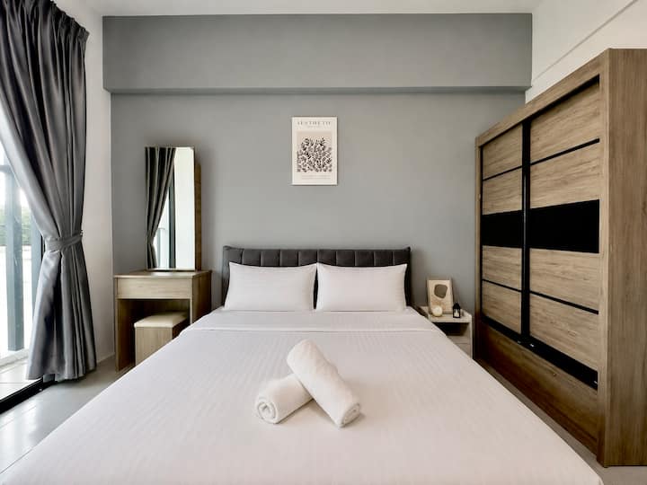 Chic Grey-themed Poolside 3br Condo @ Meritus - Bukit Mertajam