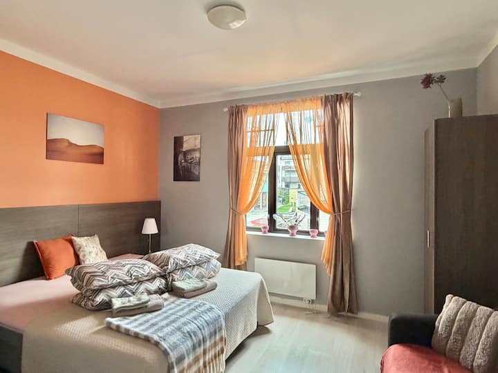 Bright And Spacious Apartment In Quiet Downtown - Alesund