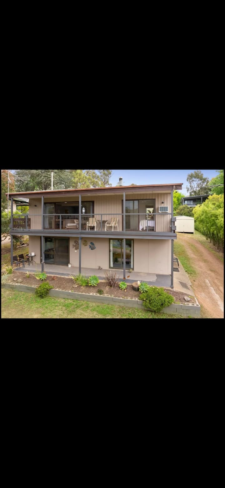 Bottom Level Rented Out. Top Level Is Our Holiday - Bonnie Doon