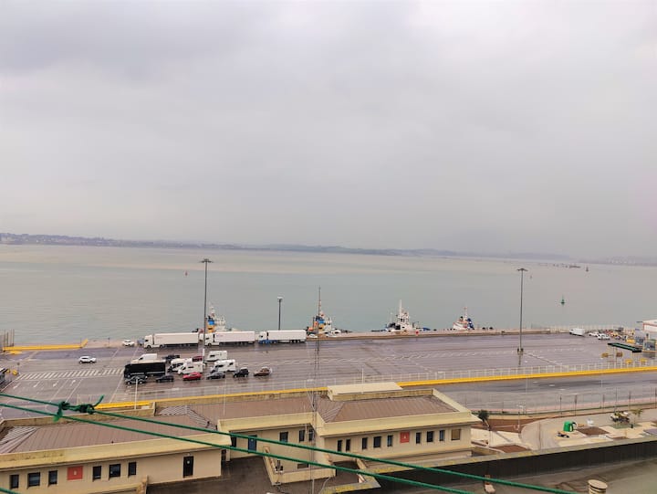 Espectaculares Vistas Al Mar. Zona Llana Y Centro - Solares