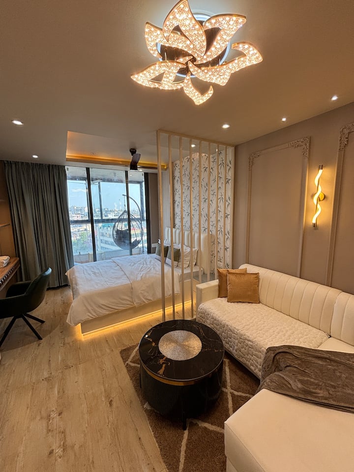 Plumex Balconé Luxe - 1br / City Center/ Balcony - Jaipur