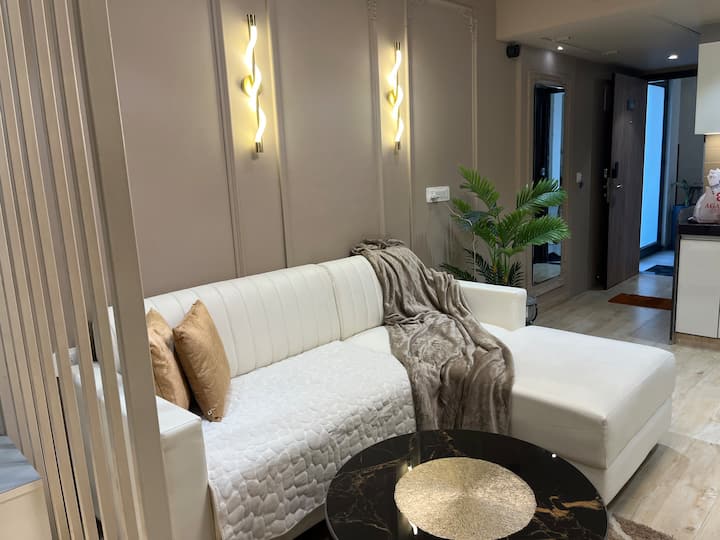 Plumex Balconé Luxe | Elegant Studio With Balcony - Jaipur