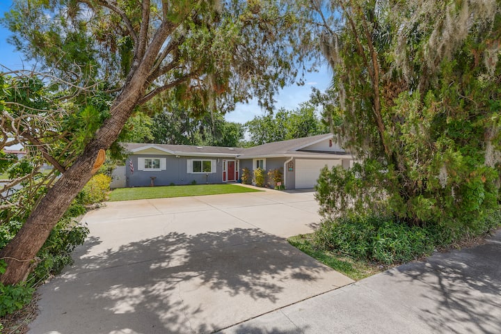 Big Tree | Dog-friendly Daytona Retreat W/hot Tub - Daytona Beach