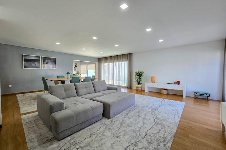 Spacious 4br Villa With Pool In Pevidem - Guimaraes